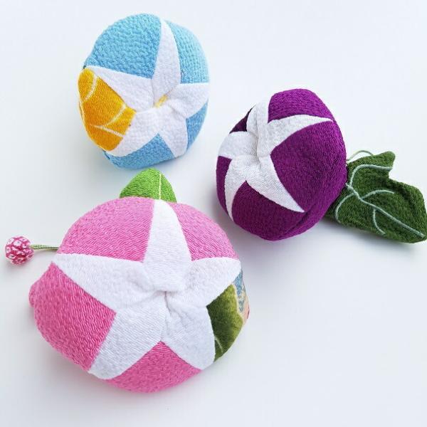 ■商品名季節のお花　朝顔B(大)■商品についてちりめんで作った。お花シリーズの朝顔です。細部まで凝った作りは手作りならでわの作品です。インテリアとしても知育玩具としても人気です！プレゼントとしても喜ばれるおすすめ商品です♪人気商品の為、おひ...