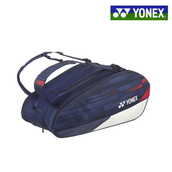 ■品番：BAG02RPA■商品名：ラケットバッグ6＜テニス6本用＞■カラー：784：ホワイト/ネイビー/レッド■サイズ：78cm×28cm×36cm■素材：ポリエステル+PU■原産国：ベトナム製■機能：　正面ポケット　小物ポケット　底面ポケ...