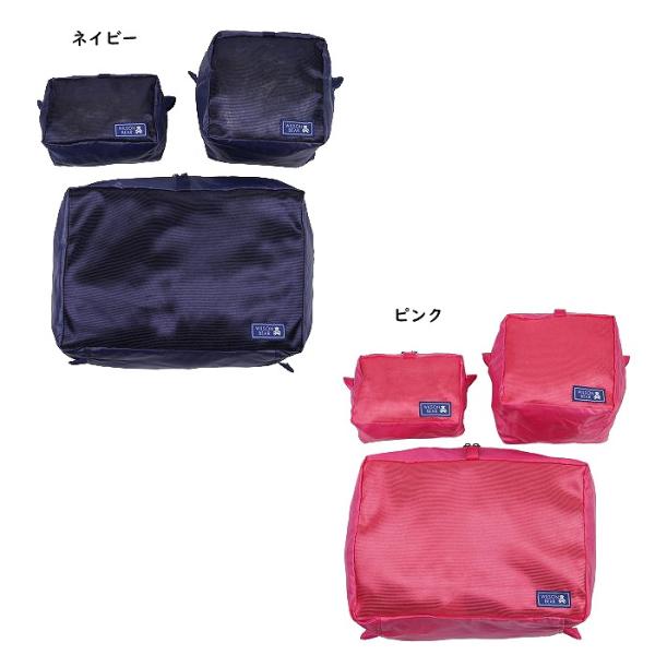 ONE BEARシリーズのトラベルバッグ。試合、練習で使うウェア、着替え、小物等を分けて各バッグに収納する事で、メインのバッグ内部をすっきりと整理する事が出来ます。トップ面は通気性を確保するためメッシュ仕様になっています。また、ダブルファス...