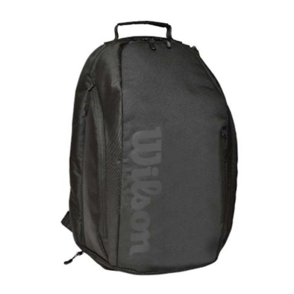 ■品番：WR8021701001■商品名：TEAMJ BACKPACK■カラー：ブラック■サイズ：27x28x48cm■素材：再生ポリエステル■収納：ラケット2本まで収納可(*中厚ラケットを基準)■仕様：・メインポケット内部にパッド入のスリ...