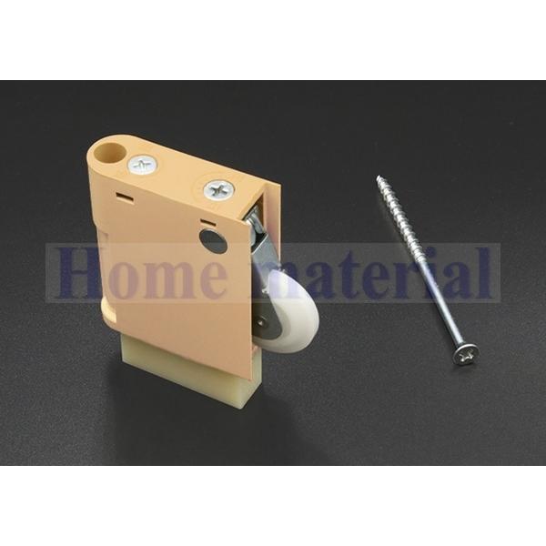 送料無料 ダイケン 室内ドア 引戸 吊戸 （旧）上部ガイド（上車）　引戸用（ラクラクローズ機能なし扉用）A色 品番：PQHKM50AAM 1個この商品について2001年8月　製造中止品のメンテナンス部材です引戸扉上部両端に取り付けるタイヤ付...