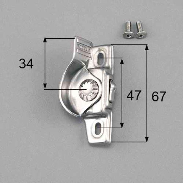 LIXIL トステム 窓 サッシ 引違い窓 錠（クレセント）左側用 ネジカバー無部品名 :  サッシ錠 （クレセント）品種 :  台座寸法(66-67)商品コード :  R1Y60色 :  シルバー内容物 :  本体×１備考 :  寸法：取...