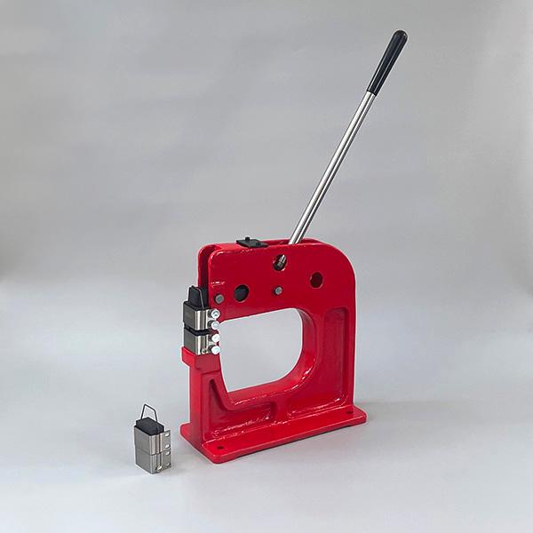 ●金属平板のしわ加工及び伸ばしができます●ジョーを付け替えることでシュリンカー(絞り)　ストレッチャー(伸ばし)が行えます。●フトコロが深く、鉄板を奥まで差し込めるため、　より大きな鉄板の加工が可能です。【仕様】● 加工可能最大厚： 1.5...