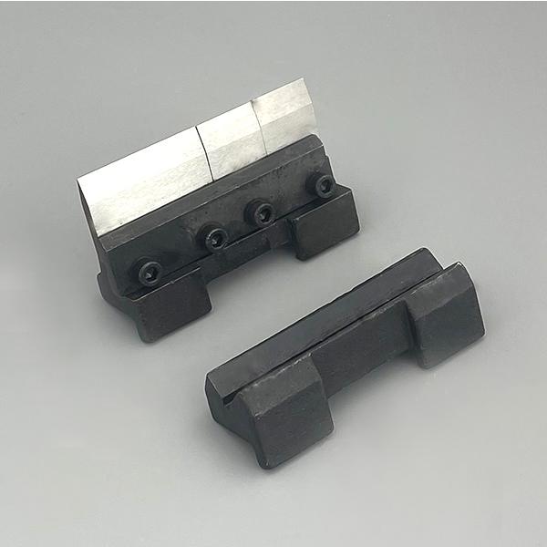 ●万力・バイスにはさんで使用する簡単折り曲げ工具です。●工夫次第でコの字曲げから段曲げなど様々な加工が可能です●簡単取り付け：マグネットで万力に簡単に着脱できます【仕様】●曲げ能力： 鋼板2.0mm・アルミ板3.17mm●加工幅：最大100...