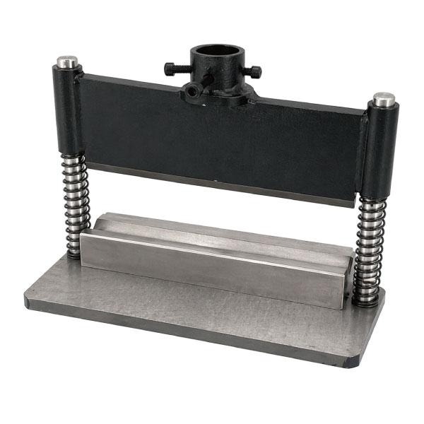●最大加工幅：300mm●曲げ角度範囲：0〜90°●最大加工板厚（軟鉄）　・4.8mm（軟鉄板幅300mmまで）　・6.3mm（板幅150mmまで）　・7.9mm（板幅50mmまで）※上記数値はエアー式20tonプレス機使用時の数値になりま...