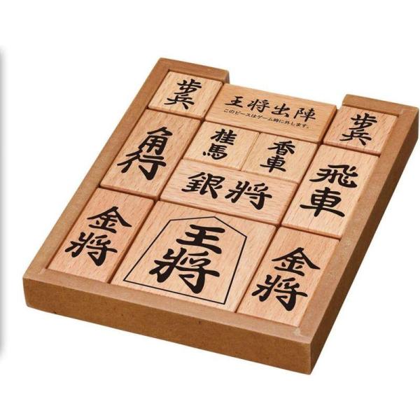 将棋のように一番奥に鎮座した王将を、なんとか前線に送り出すというパズルです。１５ゲームとは違ったサイズの異なる四角形の組み合わせが面白いパズルです。