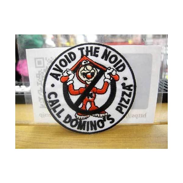 AVOID THE NOIDワッペンでございます。誰もがご存知アメリカピザチェーン店ドミノピザ。ドミノピザ愛されキャラクターAVOID THE NOIDステッカーです！！裏面に接着糊がついていますので、アイロンで簡単貼付けが可能！本格的に貼...
