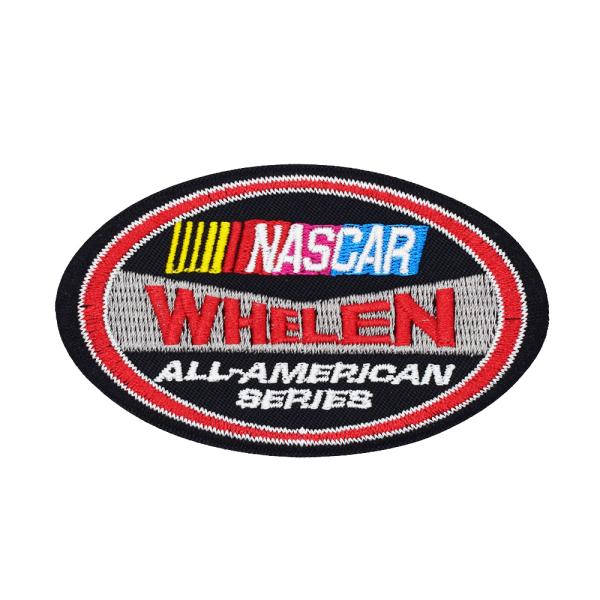 レーシーなデザインのアメリカンなワッペンでございます。ジャンパーやカバンなどに貼ってお使いいただけます。裏面はのりつきで、アイロンで簡単にお付けいただけます。強度を高めるためには縫い付けていただくかたちになります。サイズ：W8.8×H5cm