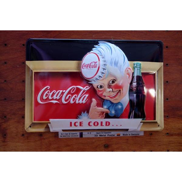 お馴染みの「コカ・コーラ」のドイツ製のおしゃれな看板です。デザインでも人気の高いブリキ看板です♪軽く湾曲した本体にエンボス加工がされたもので、ガレージやお部屋のインテリアとしても素敵です。厚みもあり重厚な3D メタルポスターとなっております...