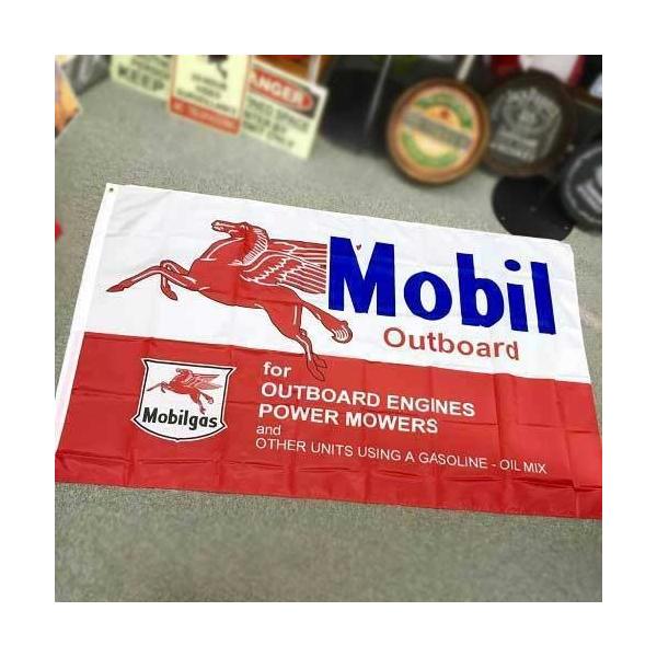 モービル フラッグ！ガレージやお部屋の壁などにいかがでしょうか。お値段もお求めやすく、オススメです！サイズ：約 150×90cm※本来、アメリカ(インチ)規格サイズのため多少誤差ございます。※製品の性質上、プリントずれやしわ、糸のホツレ等が...