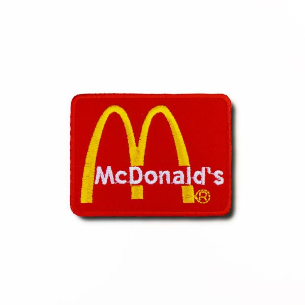 小さなサイズのミニワッペンです☆ちいさいサイズですのでたくさん貼っても可愛い?！ジャケットやキャップはもちろん、携帯の裏のカバーに挟んだり、お子様のカバン等に貼ってもCute?好きなところにカスタムしてお楽しみください！裏面に接着用糊が付い...