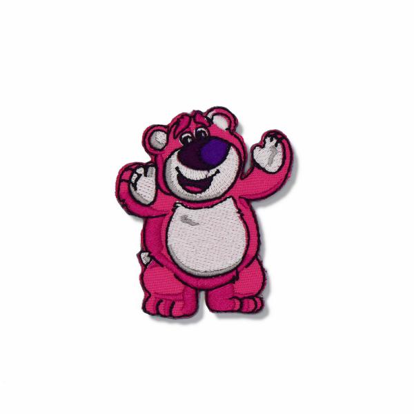 人気映画トイストーリーからロッツォ・ハグベアのワッペンです。ジャケットやカバンなど好きなところにカスタムしてお楽しみください！裏面に接着用糊が付いていますので、アイロンでの簡単貼付けが可能です。※より本格的に貼付けて頂く為に縫い付けをオスス...