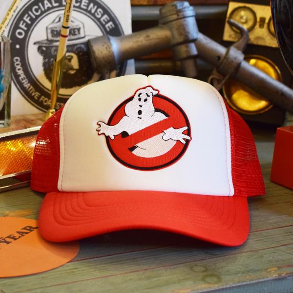 GHOSTBUSTERSのワッペン付きのメッシュキャップです。一味違うキャップをお探しの方に人気のお品です！サイズのフィット感はアジャスターで簡単に調整できます。いろんなシーンで使えるオススメのメッシュキャップです。サイズ：フリー種類：GH...