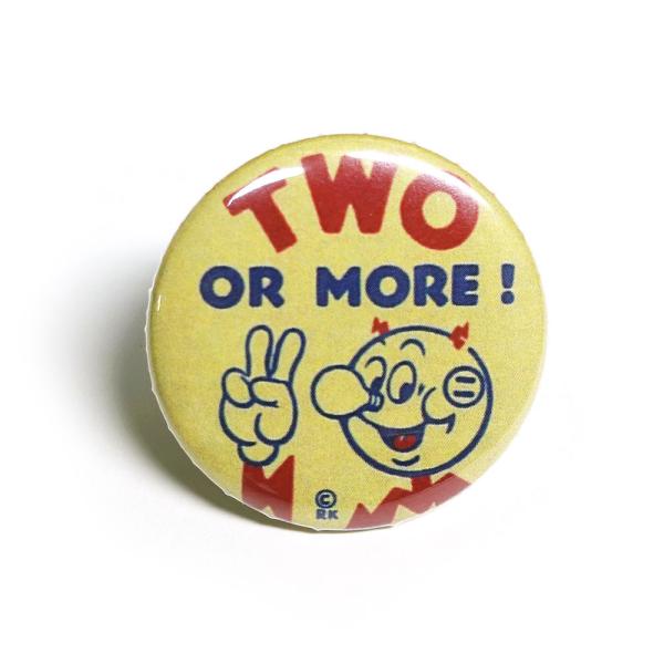 レーシングモーター系やUSアドバタイジング(企業)キャラクターをモチーフにした、ポップでアメリカンな缶バッチでございます。キャップやかばん等はもちろん、いろんなシーンでお使いいただけます。サイズ：直径 約3cm【 組み合わせが自由に選べる！...