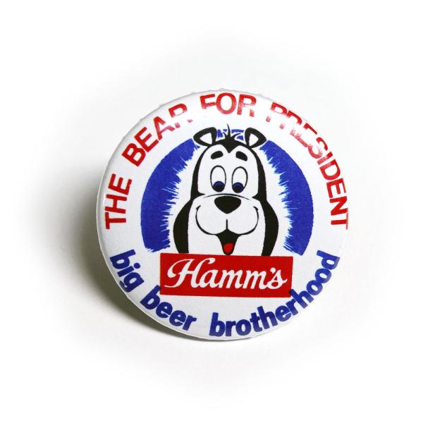 レーシングモーター系やUSアドバタイジング(企業)キャラクターをモチーフにした、ポップでアメリカンな缶バッチでございます。キャップやかばん等はもちろん、いろんなシーンでお使いいただけます。サイズ：直径 約3cm【 組み合わせが自由に選べる！...