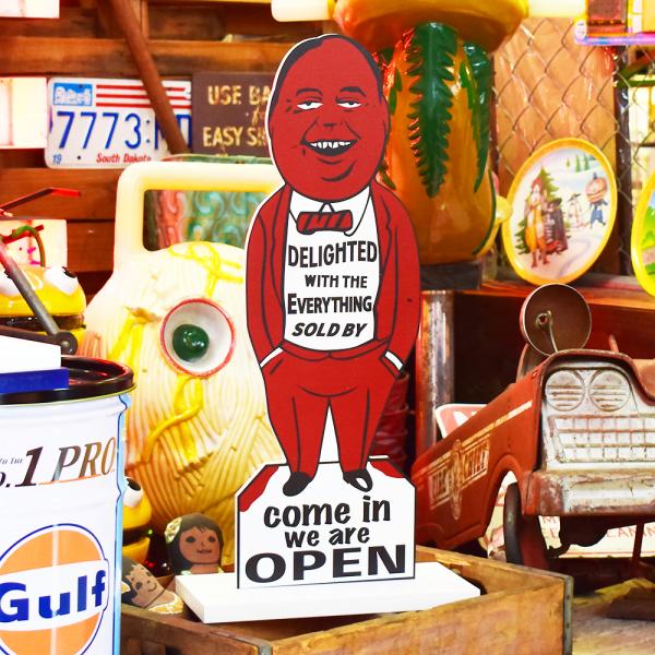 人気の看板シリーズに新キャラ登場！木製ですので使い込むほどに風合いが増します♪なんといってもこのプリントデザインが最高です。ガレージやお部屋のディスプレーにもおすすめ！サイズ：約 W20×H60cm材質：MDF【 お知らせとお断り 】製品の...