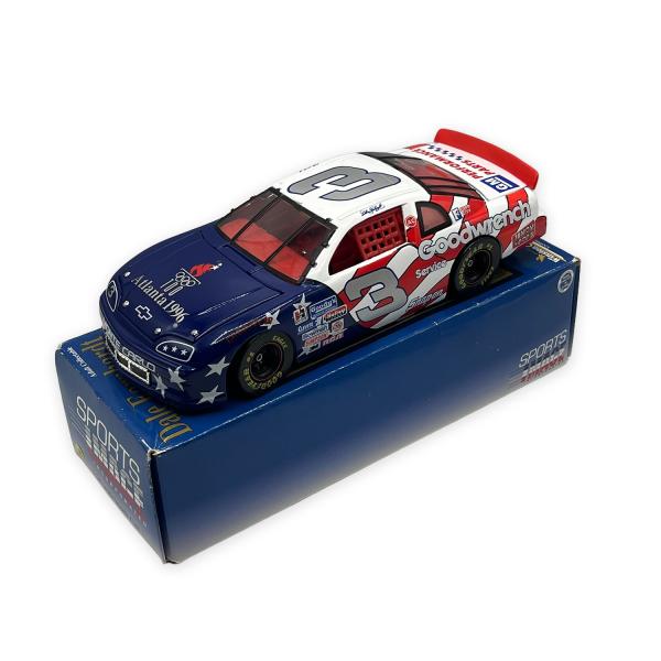 往年の名車から個性あふれるモデルまで、比較的状態の良い希少なNASCARコレクタブルミニカーが待望の入荷。近年ではここまで多種多様な希少品がそろって入手することはございませんでした。手に持って感じる重厚感のあるダイキャスト製ボディは、現行モ...