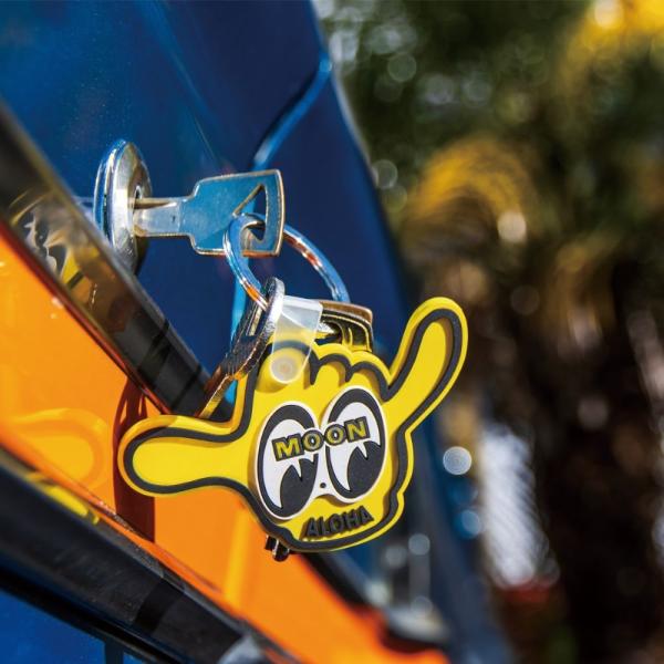 MOON Shaka Key Ring！アンテナ トッパーで人気 "SHAKA" デザインのラバー キーリングです。ハワイで有名なジェスチャーのSHAKAにMOONアイシェイプとALOHAの文字！裏側にもデザインが施されており両面で楽しむこ...
