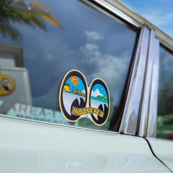 MOON Shonan Cruise Sticker！MOONEYES アイシェイプの中に湘南へ向かう "Wave Hunter" MOON Buggy と MOONEYES イエローの 1974 VW Type-IIをデザインしたダイカッ...