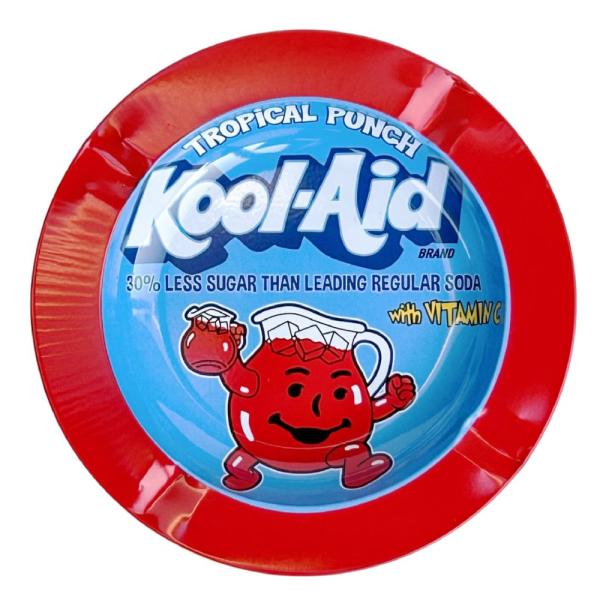 ADVERTISINGデザインの『TIN ASHTRAY』が入荷！軽量なブリキ素材で扱いやすく、置くだけでレトロアメリカンなテイスト♪縁にはタバコを置けるノッチ付きで、実用性もバッチリ★デスクやガレージ、ダイナー風インテリアにもおすすめです...