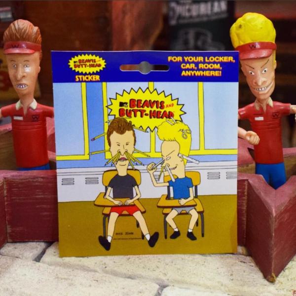 大人気ビーバス&amp;バットヘッドのステッカーです！1990年代にMTVで放送されたアニメ「Beavis and Butt-Head」。伝説の悪ガキコンビであるビーバスとバットヘッドによるブラックコメディは超COOL！存在感があるポップな...