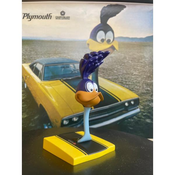 アメリカのダイキャストメーカー ACME Trading Co. からリリースされた、1/18スケールディスプレイです。セットには、アメリカンマッスルカーの名車 Plymouth Road Runner の象徴でもあるロードランナーのフィギ...