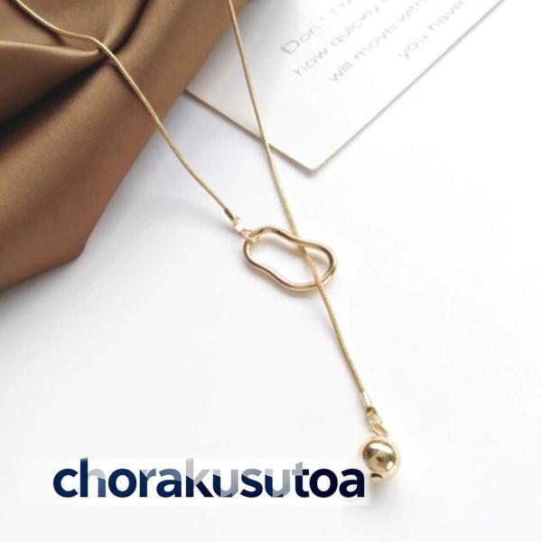 どんなスタイルにも合わせやすいデザインのラリエットネックレス。上品さ、大人っぽさを感じさせるゴールドカラー。※ 撮影時のライティング、PCやスマートフォンなどお使いのモニター環境により、商品画像の色味や質感が実際の商品と異なって見える場合が...