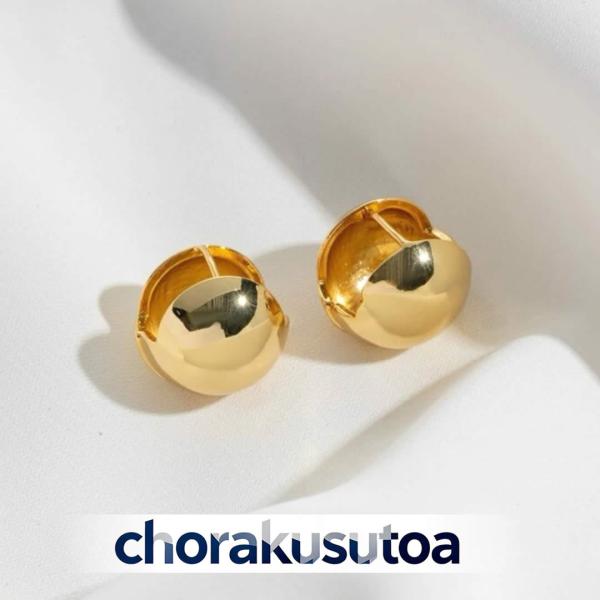 ラウンドボールのモチーフとポストが一体型になったキャッチレスデザインのピアスです。耳元で輝くラウンドボールが大人っぽい雰囲気にしてくれます。またシンプルなデザインなので様々なコーデにも合わせやすいです◎※ 撮影時のライティング、PCやスマー...