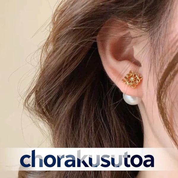 カラー:GOLD素材:亜鉛合金  S925（ポスト）  合成樹脂（キャッチ）サイズ:8.8mm×8.8mm※ポスト部分はsilver925素材を利用しております。大変柔らかい素材のため曲がりやすいですが、指で押し戻してご利用頂くことが可能で...