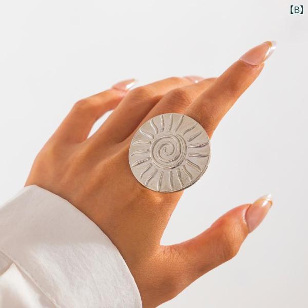 カテゴリ:リング、指輪素材:亜鉛合金形状:幾何学型加工:メッキカラー展開:ライトゴールド、ホワイトK:不規則、形状/パターンスタイル:軽やかな上品さ、ファッション通勤対象:女性向け