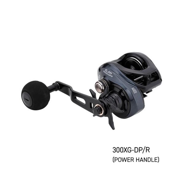 ◆300XG-DP最大ドラグ12kgの圧倒的パワー。汎用性に優れたギア比81 (最大巻上長99cm) に、90/75mmパワーハンドル＆120mmダブルハンドルをセットしたボーナスパック。スピードとトルクを自在に操り、様々なターゲットを攻略...