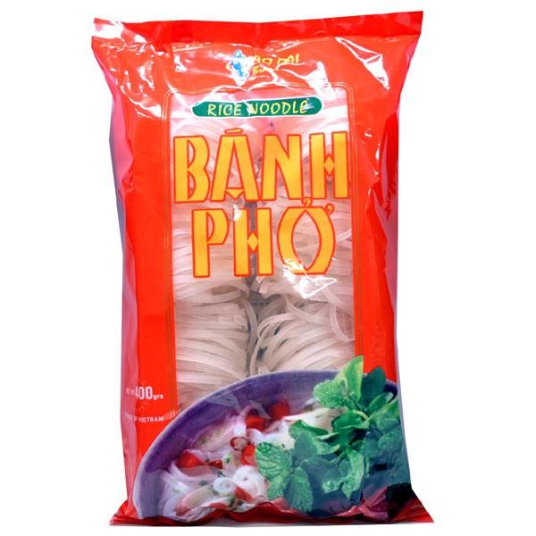 【横浜中華街-中国超級市場】ライスヌードル（フォー）400gフォー（ライスヌードル）は米を原料とするベトナムの代表的な麺料理です。熱湯に入れ、約5分ぐらいお好みの硬さに茹でてお召し上がり下さい。【商品詳細】・名称　ライスヌードル　・内容量　...