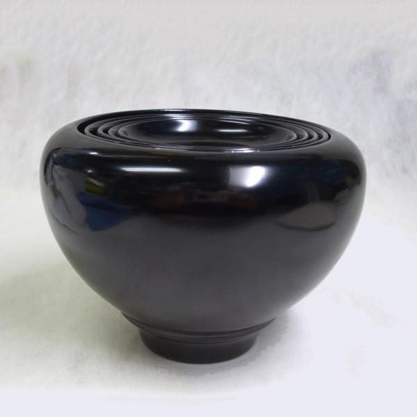 木製の器に手塗りで黒漆をほどこした4寸の応量器5点セットです。使用上の注意食器洗いでの　ご使用はお控え下さい。（食器洗い非対応商品です）洗われる時は手洗いでお願いします。電子レンジ非対応材　質：木製、本漆黒刷手塗りサイズ：（一番大きい鉢）　...