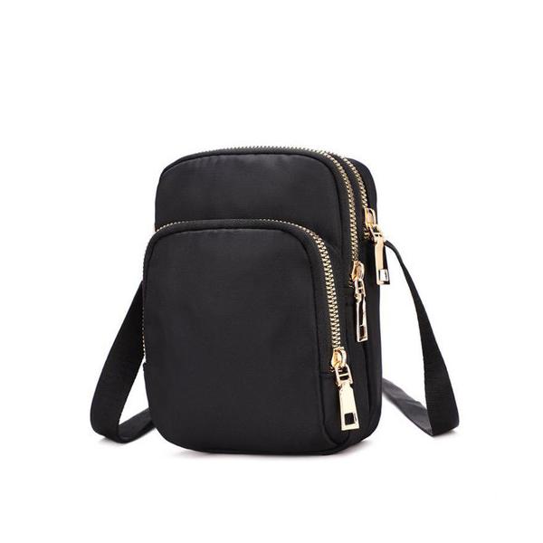 ★ちょっとしたおでかけやパーティーなどに便利なショルダーバッグ！★化粧品などの小物類を入れるにはちょうどいいサイズ！★ショルダー紐も調節可能！斜め掛けや肩掛けなどお好きなように使えます！★開閉口は開閉ファスナーで簡単に開け閉めすることができ...