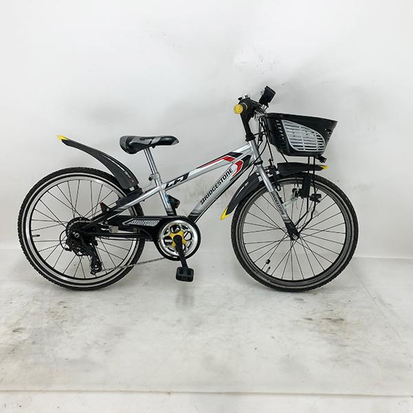 ◇ ◆ ◇ ◆ ◇ 商 品 情 報 ◇ ◆ ◇ ◆ ◇【外観ランク】　Bランク【リユース・中古】　ジュニアサイクル【メーカー】　ブリヂストン【タイヤ】　　22インチ【ギア】　　　外装7段【カラー】　　シルバー系ダイナモライト付き（手元スイッ...