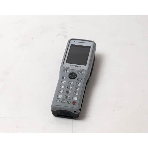 【メーカー】KEYENCE 【型番】BT-1010B【機能】バーコードを読み取り保存してパソコンへ転送できます。商品発注や棚卸し、ピッキングや照合検査などに利用できます。Bluetoothに対応しています。【状態】中古品ですのでやや汚れや小...