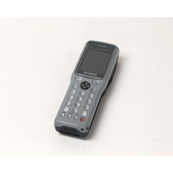 【優良中古】KEYENCE BT-1010WB【機能】バーコードを読み取り保存してパソコンへ転送できます。商品発注や棚卸し、ピッキングや照合検査などに利用できます。 【インターフェース】クレードル転送の他ワイヤレス、Bluetoothにて接...