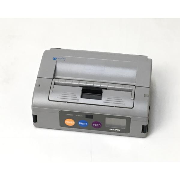 【商品説明】モバイルラベルプリンターです。コンパクトですが、強固で壊れにくい設計になっています。無線LAN対応です。無線アクセスポイントに接続してパソコン等と通信を行います。詳細につきましてはメーカーのホームページを閲覧いただくか、当社まで...