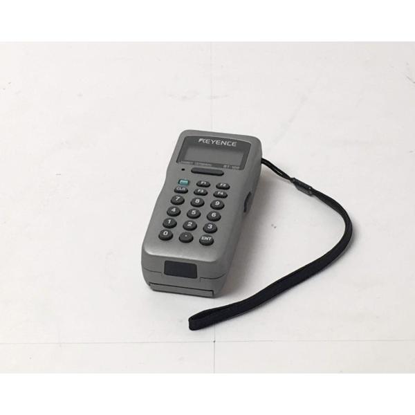 【商品説明】小型ハンディターミナルです。非常に軽量で持ち運びが便利です。乾電池で動作できます。 【メーカー】KEYENCE【型番】BT-100【オプション】なし　本体のみ 【状態】中古品です。大きな汚れ凹みなどはありません。プログラムがない...
