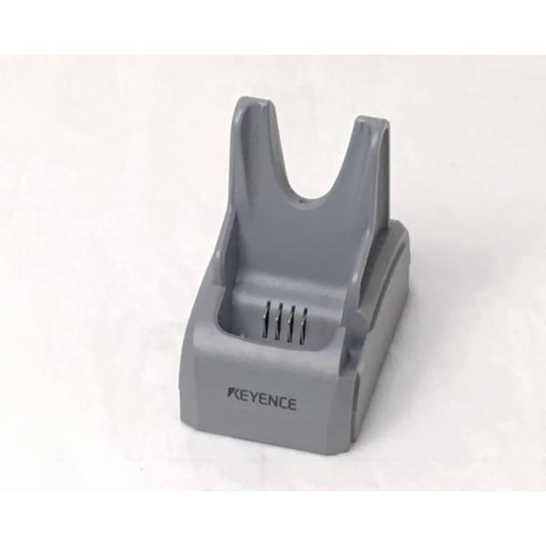 【商品説明】BT-600用の転送クレードルです。パソコンとUSB接続してデータを転送します。充電器としてもご利用になれます。 【メーカー】KEYENCE【型番】BT-UC6U 【オプション】 本体とACアダプタが付属します【状態】 本体小さ...