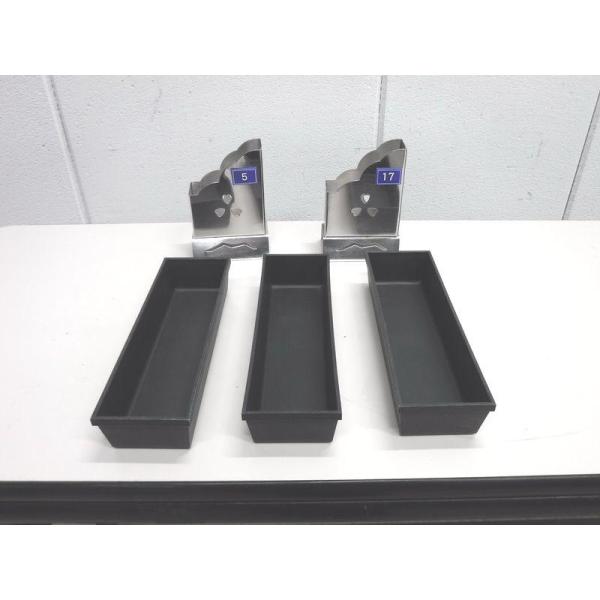 角ナプキン立サイズ：97×62×H138mmカトラリーボックスサイズ：74×240×H40mm出品にあたりクリーニング済みです。多少の傷・汚れ・使用感等がありますので、予めご了承ください。画像をよくご確認の上、ご理解頂ける方のご入札をお願い...