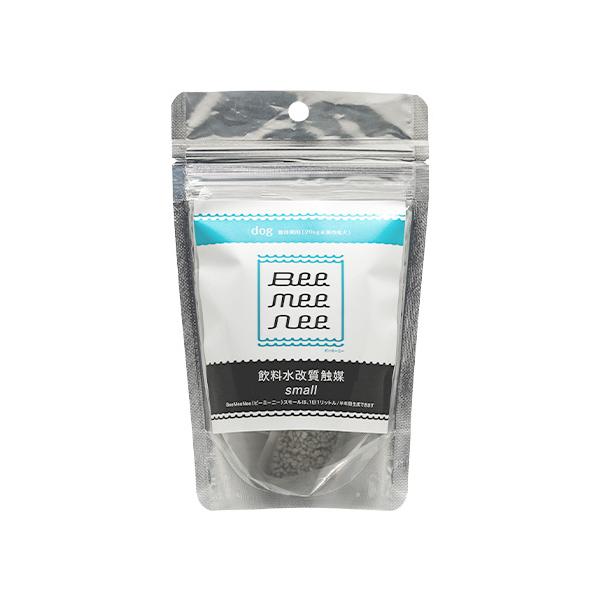 愛犬の飲水量ケアにおすすめ！飲料水改質触媒 スモール ドッグは愛犬が好むおいしいお水を作ることができます。使い方は水道水1Lにbee mee nee1つを浸けて6時間待つだけ。容器のヌメりも抑え、いつでも新鮮なお水を飲ませてあげられる商品で...