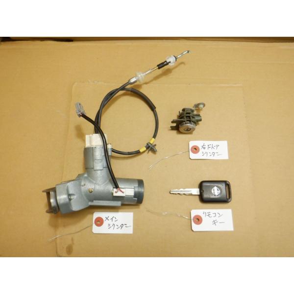 車名  　　   キューブ年式   　　  平成17年11月型式    　　 DBA-YZ11-TDUARTV車体番号     YZ11-015098指定類別     15049-0017グレード     15MPRE形状 　　    5B...