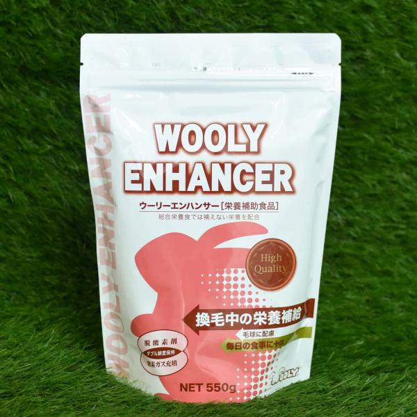 「ウーリーエンハンサー」は、総合栄養食では補えない栄養を配合した補助食品です。アメリカのトップブリーダーの必須アイテムが「ウーリーエンハンサー」として日本向けになってグレードアップ。ティモシー配合で成長期や老齢期、全年齢に安心して与えられま...