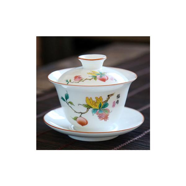 香りの強いお茶に適した蓋つきの湯呑です。蓋碗は茶葉を直接入れ茶杯に注ぎ分け急須として使ったり、蓋をずらして直接お茶を飲んだりして使います。【商品詳細】・口径１０cm 高さ(蓋・受皿含む)９.３cm・受皿直径　１１.７cm・容量１９０ml・中国製