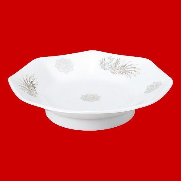 中華料理店では定番の北京シリーズです。鳳凰のデザインがお料理を引き立てます。炒飯に丁度良い高さのある八角皿です。【商品詳細】サイズ　直径１８.８×高さ４ｃｍ材質　陶器日本製※スープ碗は別売りです。