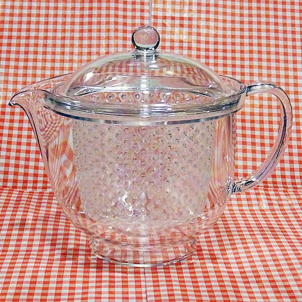 ガラスみたいに透明でわれにくく、扱いやすいティーポットです。水切れがよく注ぎやすさバツグンンの口、洗っても歪まない丈夫なストレーナー。ガラスのように透明で、お茶の出具合がよく見えます。工芸茶の時はストレーナ（茶漉し）をはずして使います。 【...