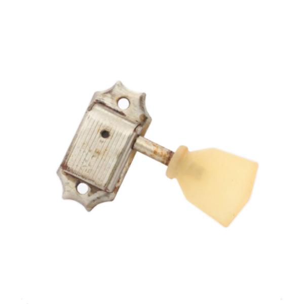 クルーソン ギターペグ 3 per side/PB/Nickel/Aged Classic エレキギター用 ペグ KLUSON。※受注生産の為、お取り寄せの場合は、納期に約2〜3ヶ月程度頂く場合がございます。※ギターパーツの取り扱いには、相...