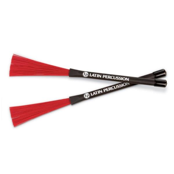 LP LP-CCB Cajon Brushes カホンブラシキメの細かなナイロン素材のブラシで軽快なストロークから繊細なタッチまで表現するカホン用ブラシ。カホンの打面を傷つけず自由にプレイ出来ます。ハンドルエンドのラバー部分でソフトスティッ...