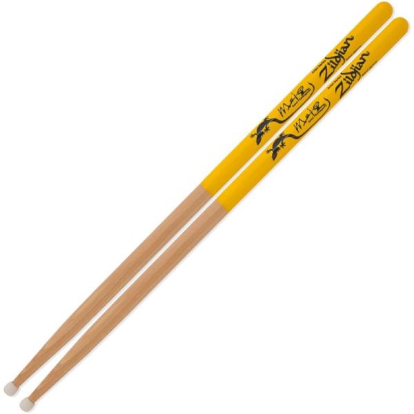 ZILDJIAN LAZLZASSK Artist Series 川口千里 Artist Series Drumsticks ドラムスティック菅沼孝三モデルをベース、スクエアナイロンチップ、イエローDIPにヤモリのイラスト入り。